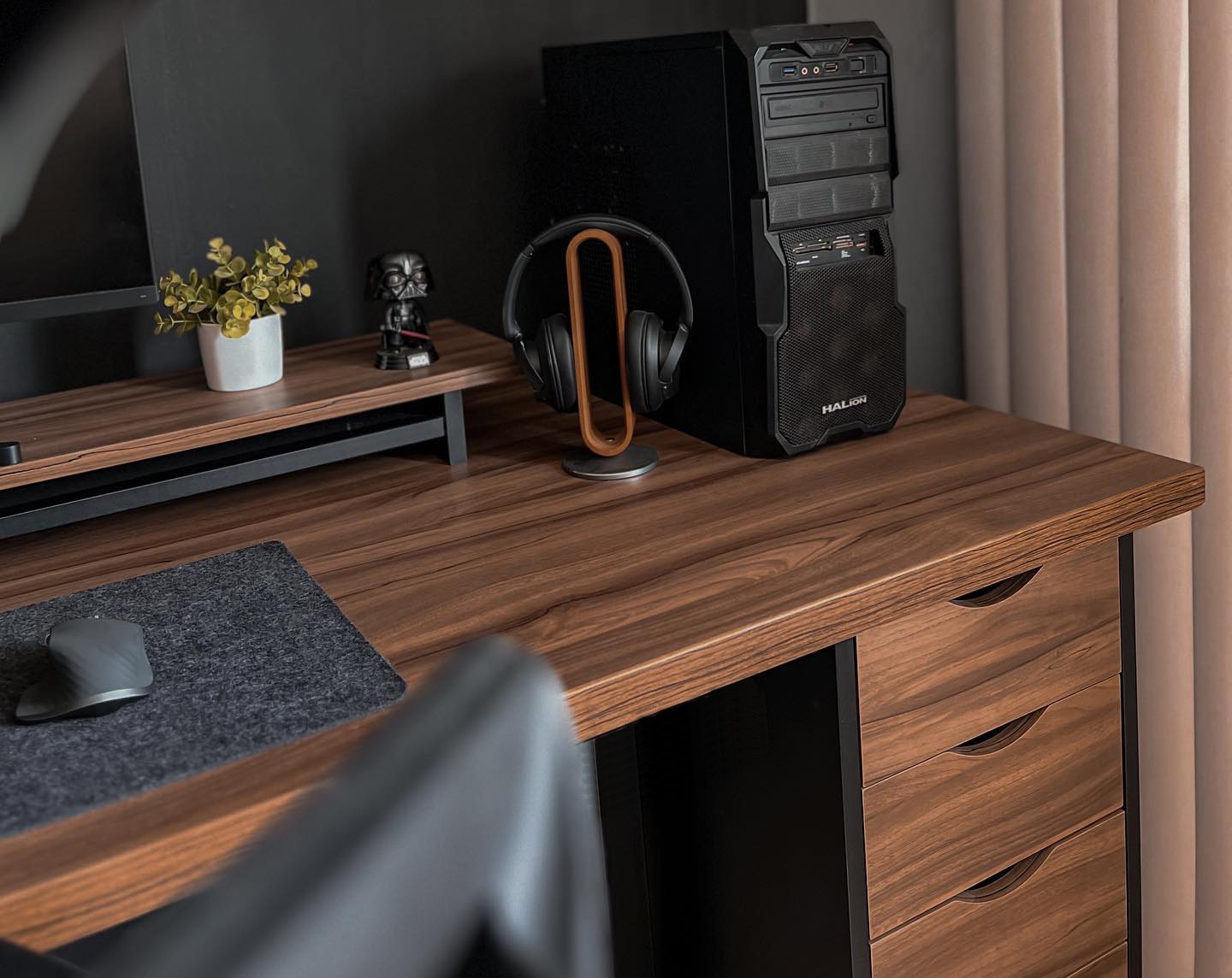 IKEA LEGEND Gaming Desk With Heavy Iron Frame – Tablez.pk